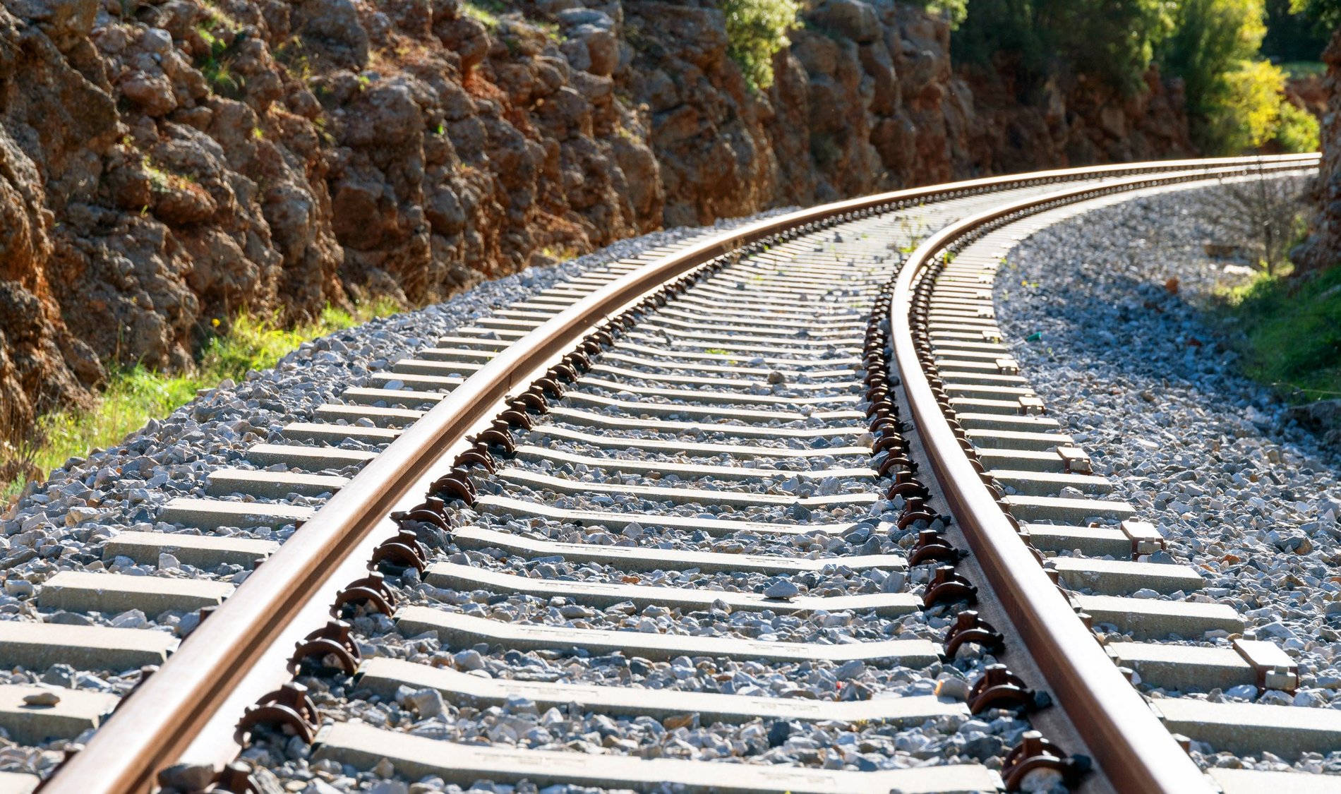 Inwestycje kolejowe a ubezpieczenia CAR/EAR | Warta